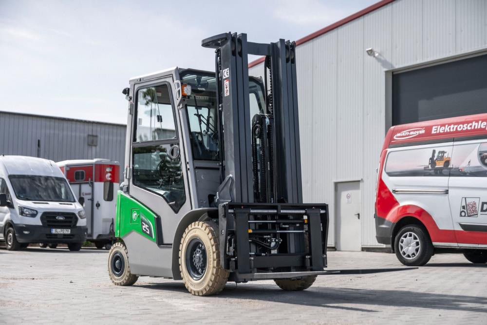 HELI CPD25-GB6LI-S – 2.5T 4 Wheel Electric Forklift 3 Stage 4.8m Mast ...